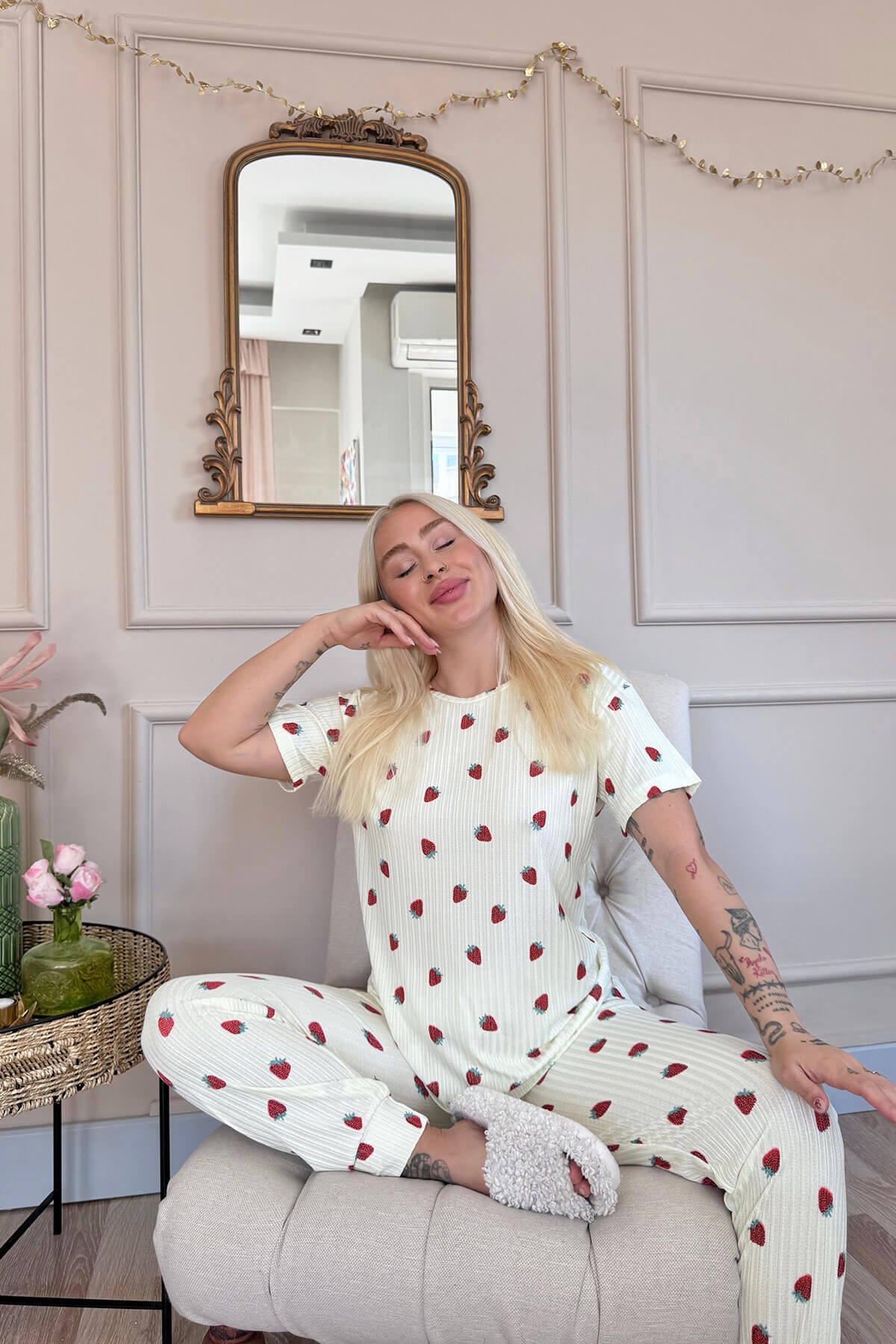 Açık Sarı Çilek Desenli Kısa Kol Örme Zincir Kadın Pijama Takımı Kısa ...